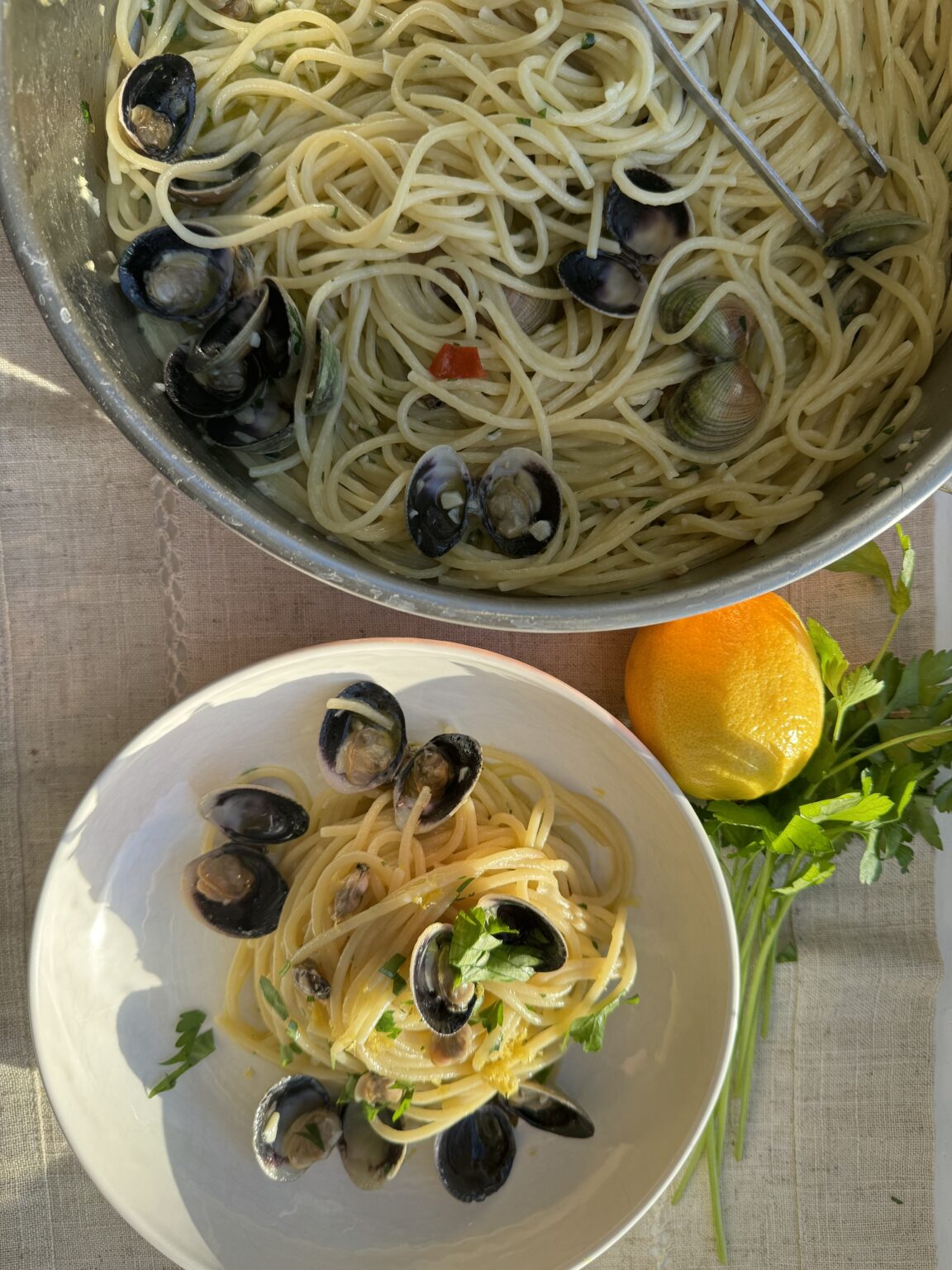 Spaghetti alle Vongole (Spaghetti with Clams) - Frannie Loves Food